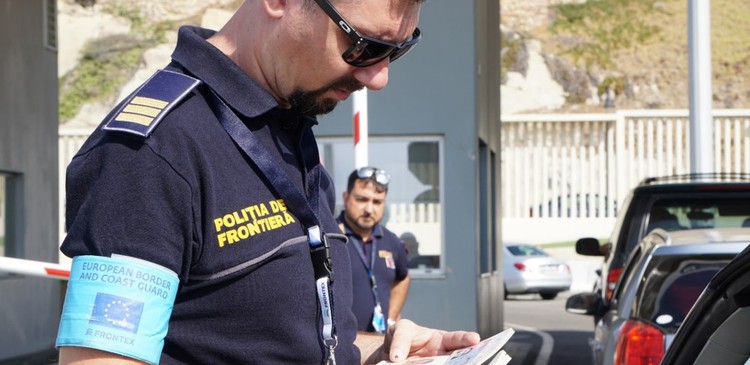 Frontex Guards : Frontex Deploys Additional Border Guards In Greece ...